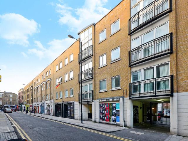apartment in Cheshire Street, E2