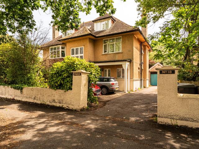 apartment in Chessel Avenue, Bournemouth, BH5 1LH