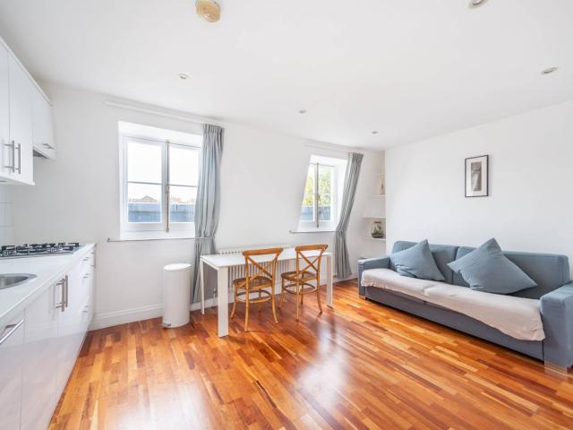 apartment in Chepstow Road