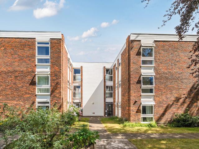 apartment in Chertsey