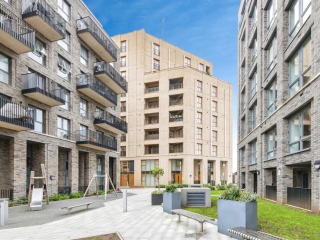 apartment in Chiltern Court WD24