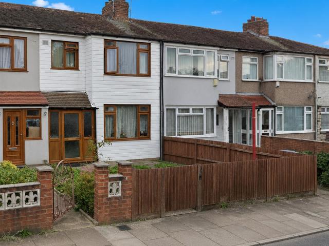 Apartment In Clydesdale, Enfield En3