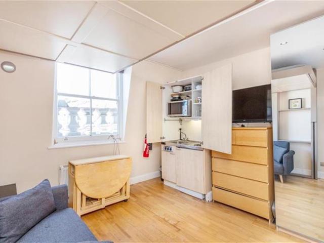 apartment in Clanricarde Gardens, W2
