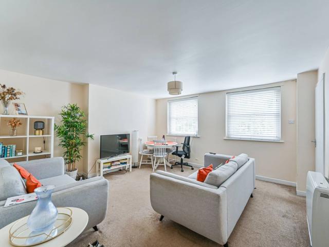 apartment in Clapham Road