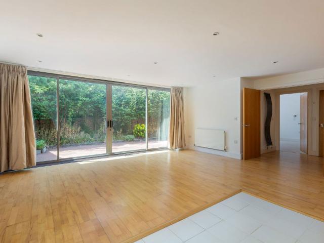 apartment in Clarendon Road, Sevenoaks TN13 1EU