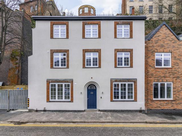 apartment in Cliff Road, Nottingham, NG1