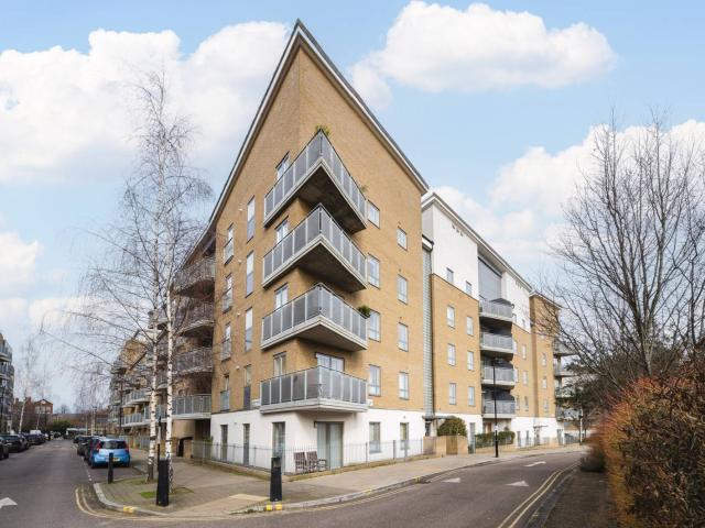 apartment in Clock View Crescent
