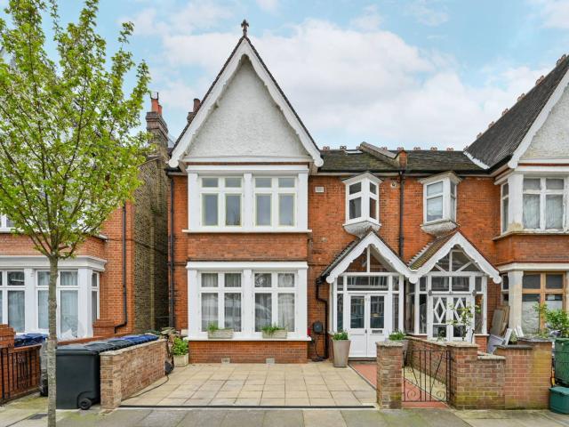 apartment in Craven Avenue