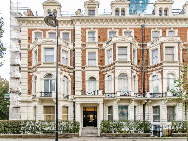apartment in Cromwell Road
