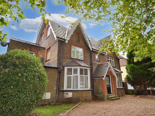 apartment in Cromwell Road, LC540, Middlesex, TW11