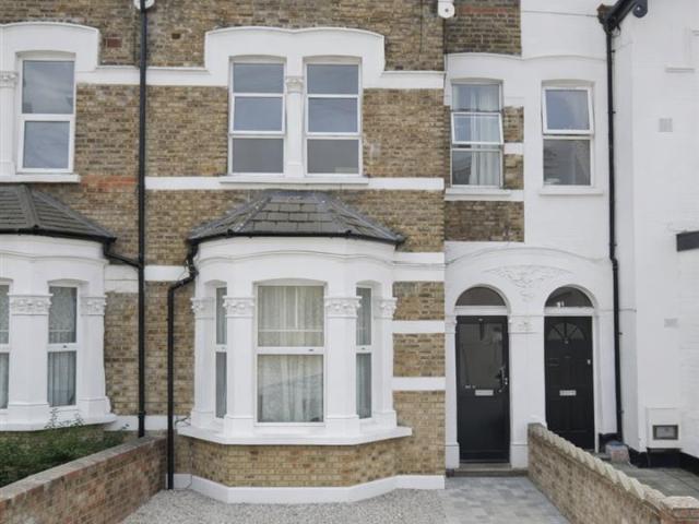 Apartment In Crowland Road, London N15