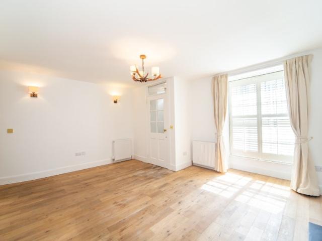 apartment in Cumberland Street, New Town Edinburgh, EH3