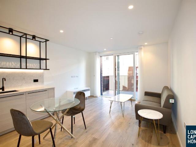 apartment in Curlew House, 1 Hawser Lane, London