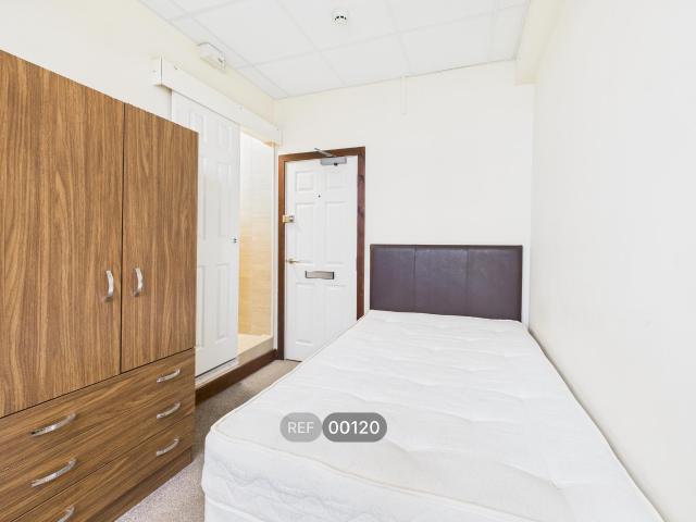 apartment in Anchor House, Anlaby Road, Hull, HU32PB