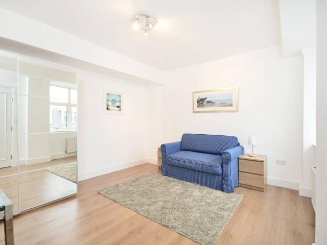 apartment in Abercorn Place