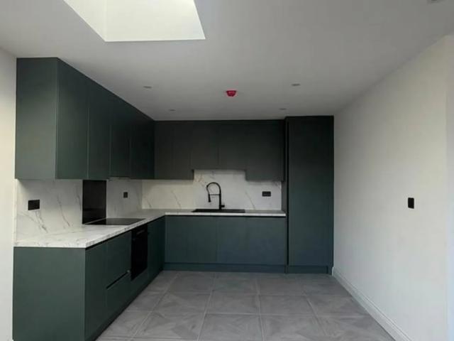 apartment in Acton High Street, W3