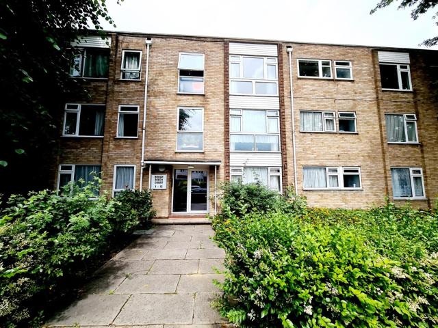Apartment In Albany Road, Enfield En3