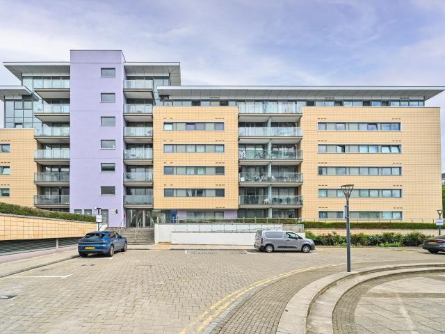 apartment in Albert Basin Way, E16