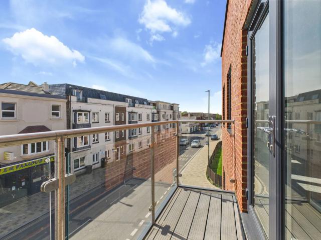 apartment in Albert Road, Littlehampton, BN17 7TN