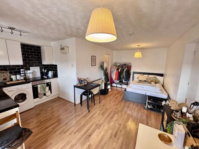 apartment in Alderney Street, Castle Marina, NG7