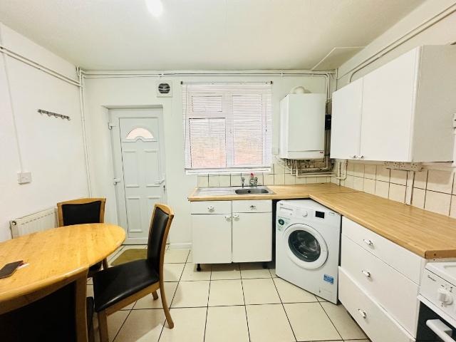 apartment in Alfreton Road, Nottingham, NG7