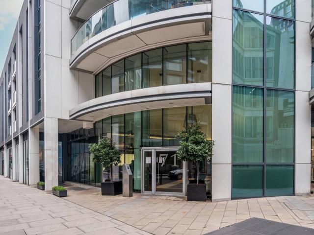 apartment in Alie Street