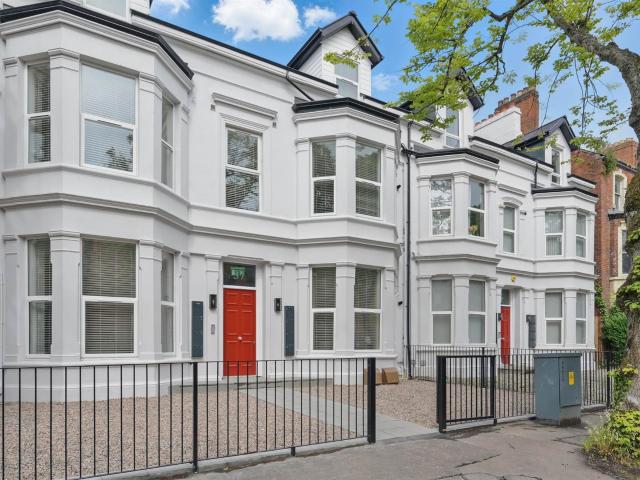 apartment in Apt 1 37 Wellington Park, Lisburn Road, Belfast, BT9 6DN