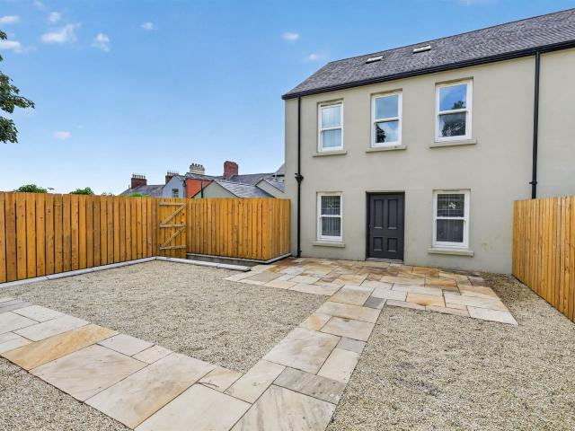 apartment in Apt 6 53 Bridge Street, LISBURN, BT28 1XZ