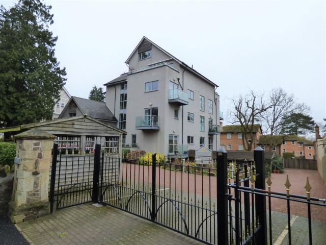 apartment in Apartment 15 Crystal Mount, 59 Albert Road North Malvern WR14 3AA