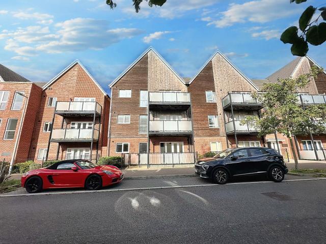 apartment in Arthur Maybury Close, Ashford, TN23