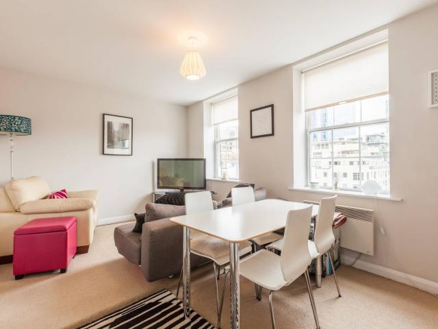 apartment in Arcadia Court, E1