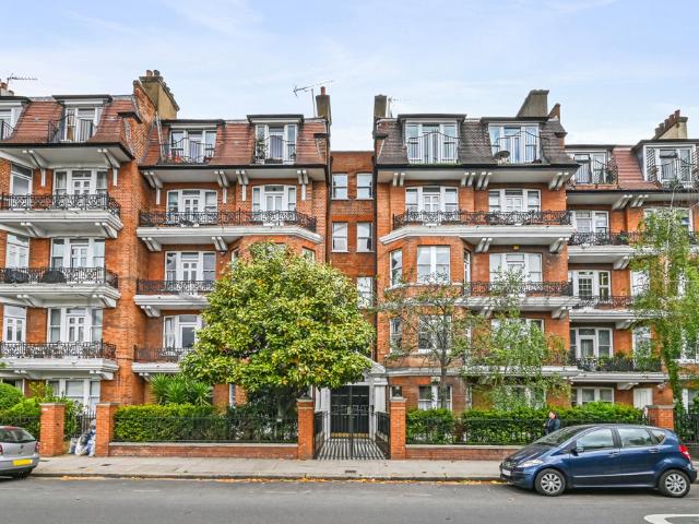 apartment in Ashburnham Road, Chelsea, SW10