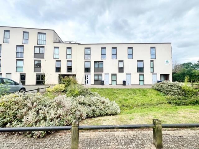 apartment in Ashby Wood drive