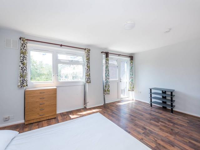 apartment in Aveline Street