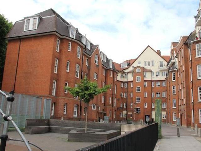 apartment in Boundary Estate, Whitechapel, London Borough of Tower Hamlets, London, Greater London, England, E2 7HB, United Kingdom