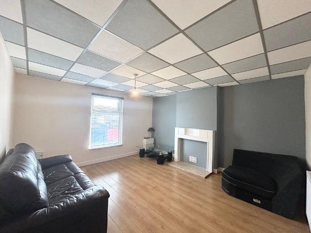 apartment in Bolton Road, Manchester, M27
