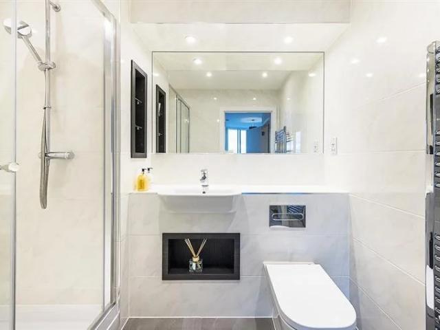 apartment in Bond Court, SE10 0YR
