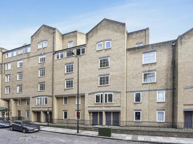 apartment in Back Church Lane