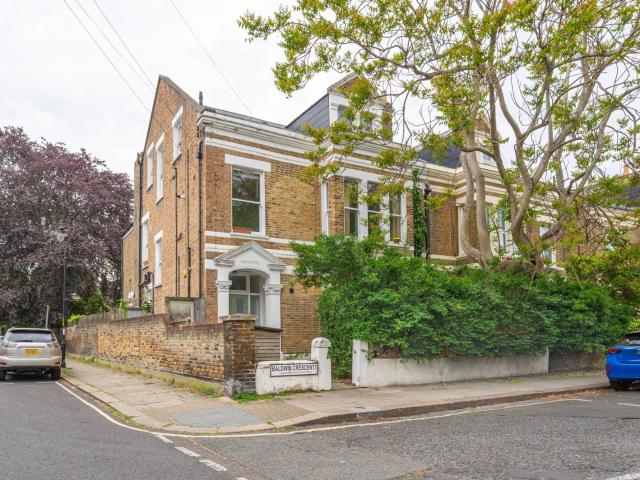apartment in Baldwin Crescent