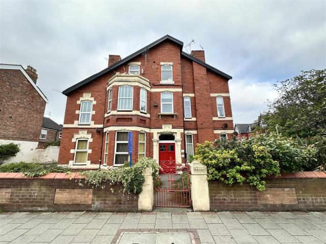 apartment in Banks Road, West Kirby