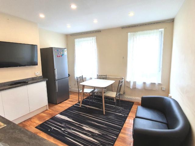 apartment in Barnfield Gardens, Plumstead, London, SE18