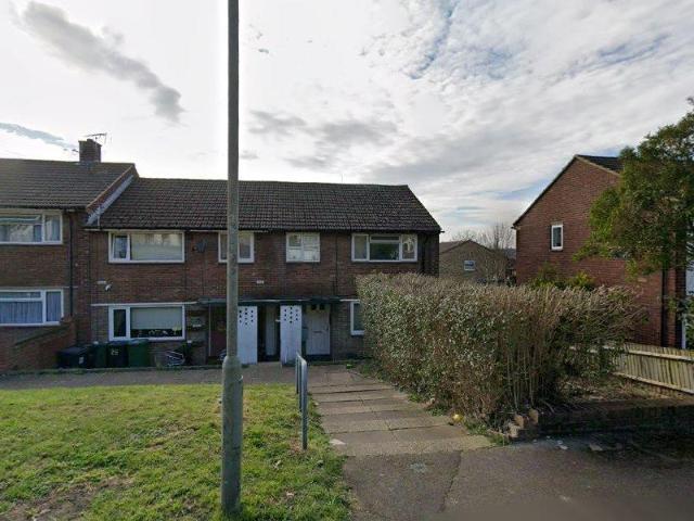 Apartment In Barnfield Road, Orpington Br5