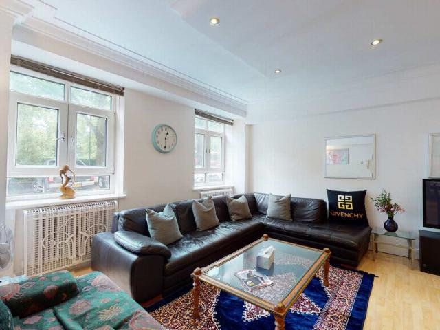apartment in Barrie House, Lancaster Gate, Paddington