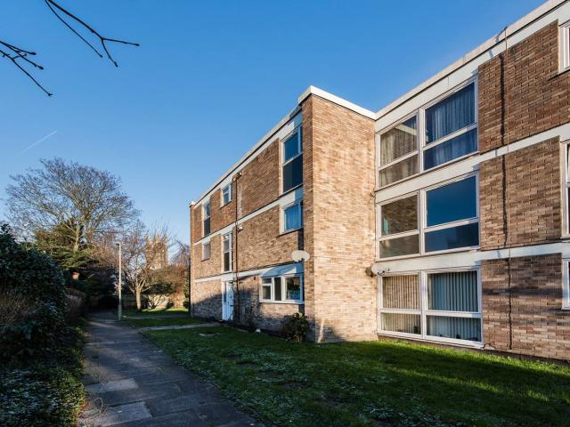 apartment in Bevill Allen Close