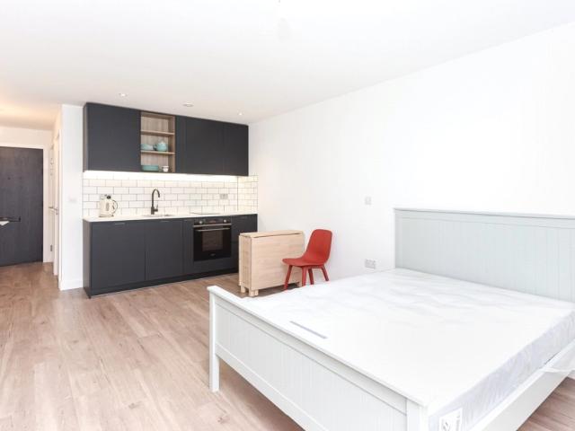 apartment in Beaufort Square, London, NW9