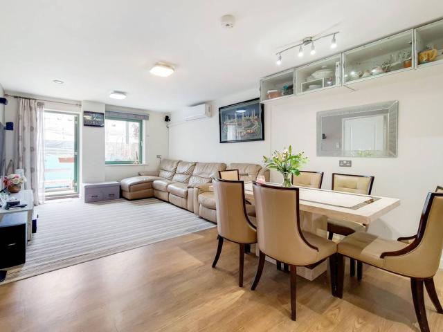 apartment in Bellevue Court