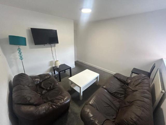 apartment in Belle Vue Road, University