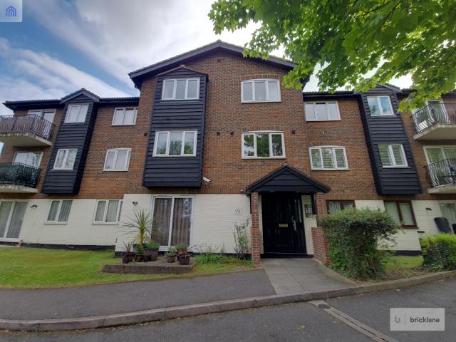 apartment in Birchend Close