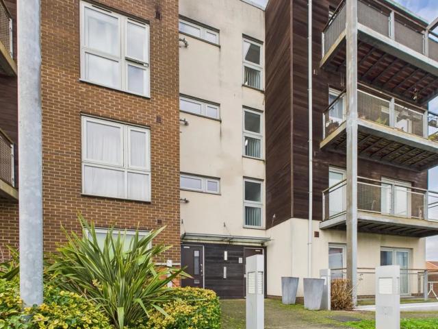 apartment in Birdwood Avenue, Dartford