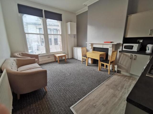 apartment in Blenheim Terrace, University